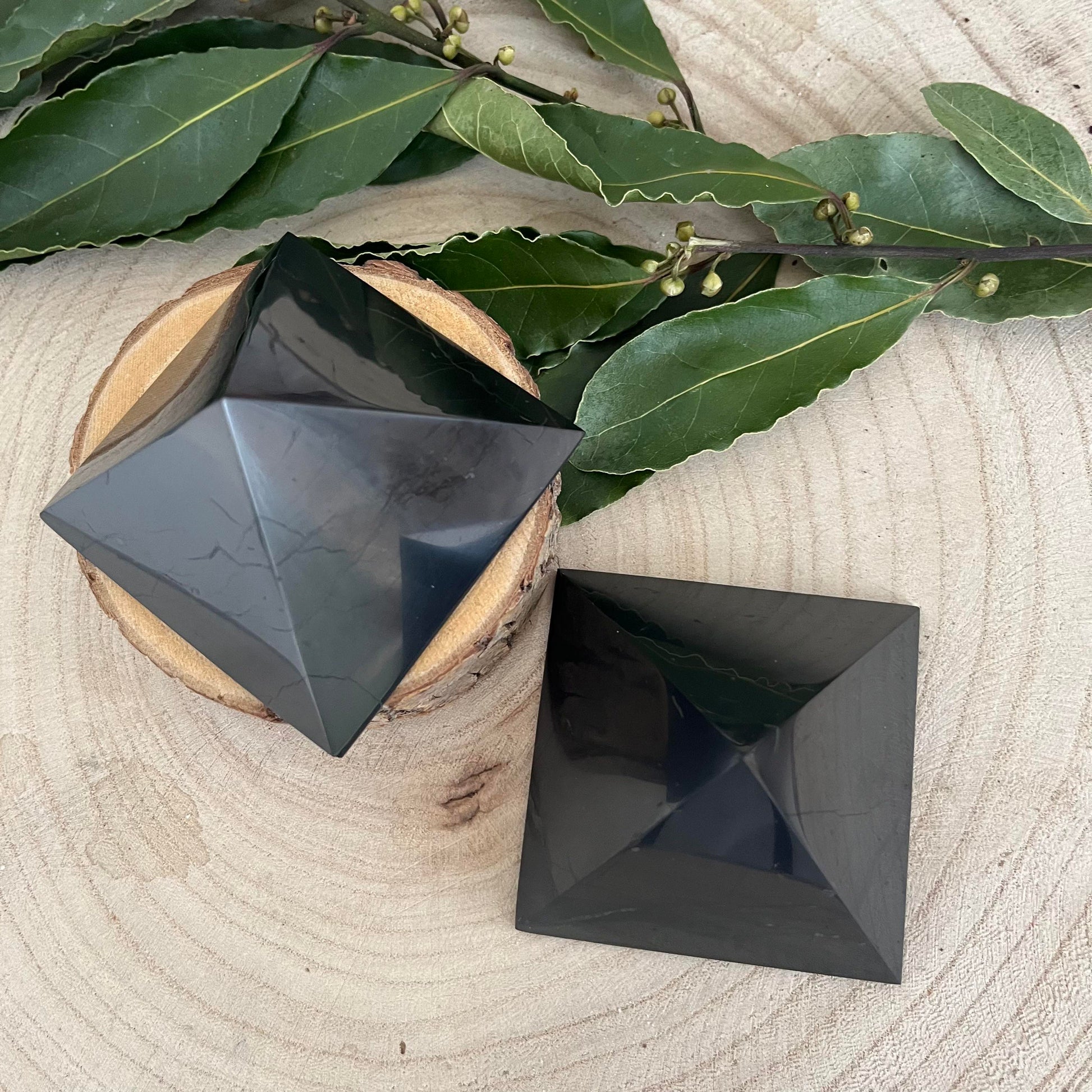 Pyramide de Shungite - Aura de Roche